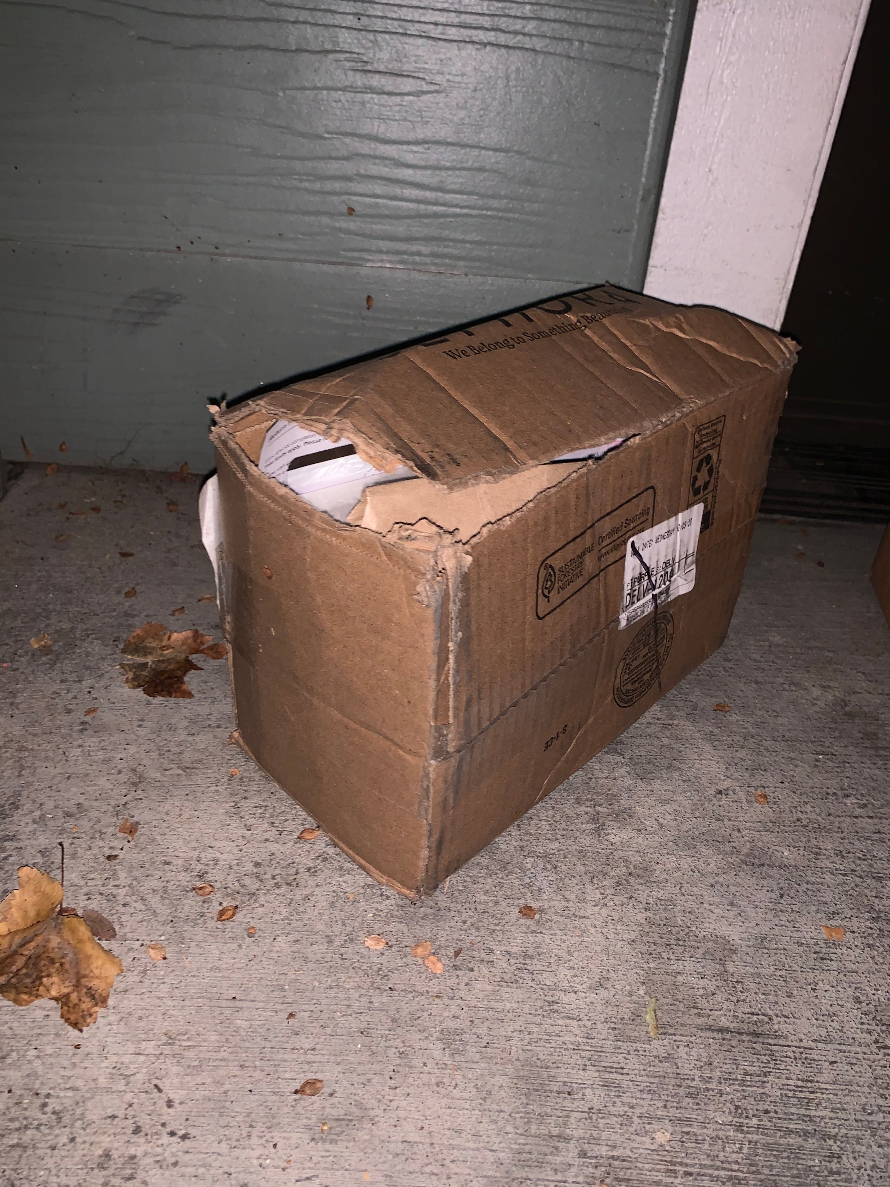 Extremely damaged box with missing items - Beauty Insider Community